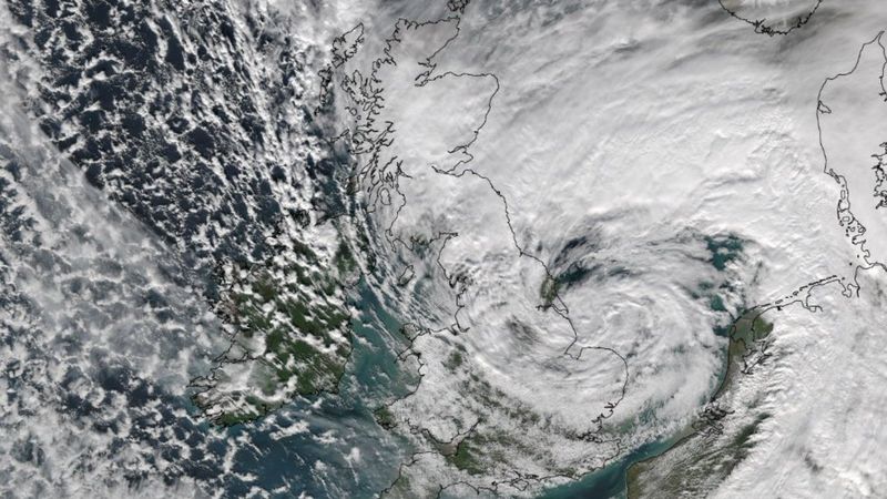 Storm Doris closes roads and schools across Scotland - BBC News