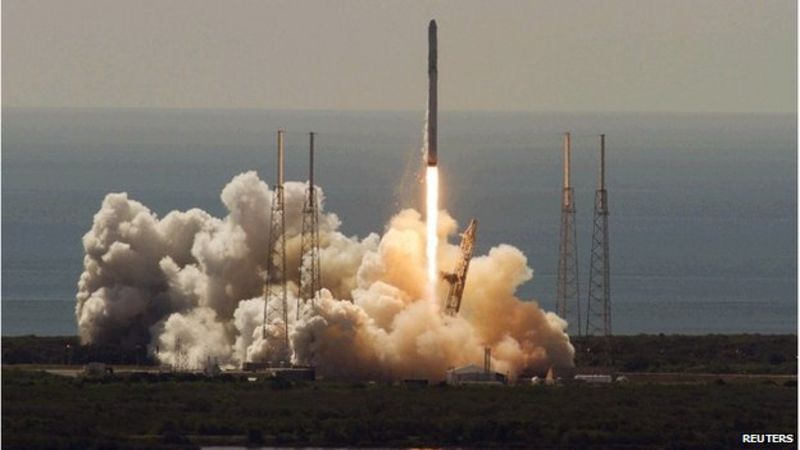 Unmanned SpaceX rocket explodes after Florida launch - BBC News