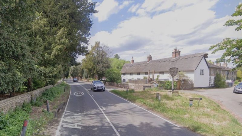 Hengrave: Crews tackle five-home fire in thatched property - BBC News