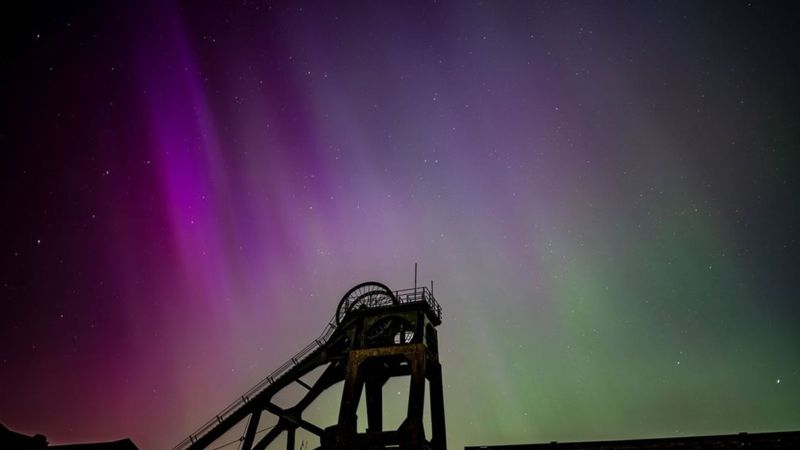 East Midlands sky gazers capture Northern Lights - BBC News