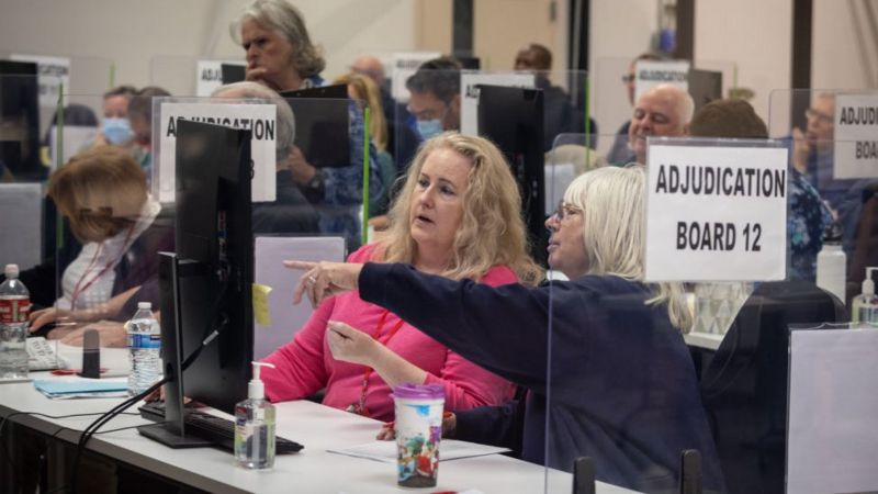US midterms: Misleading election claims fact-checked - BBC News