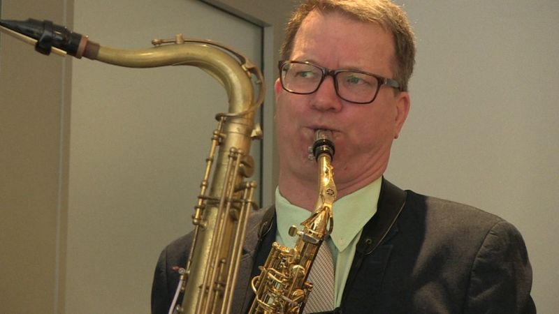 The importance of a one-handed saxophone - BBC News