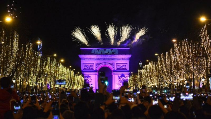 Scotland rings in 2023 with Hogmanay celebrations - BBC News