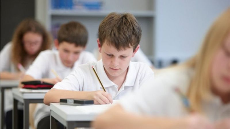 Number of secondary pupils in England to rise 15% by 2027 - BBC News
