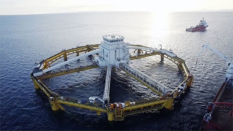 How lasers and robo-feeders are transforming fish farming - BBC News