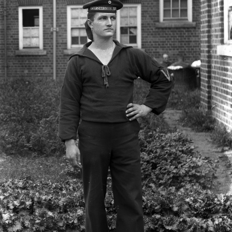 Unseen photos of WW1 German POWs on display - BBC News