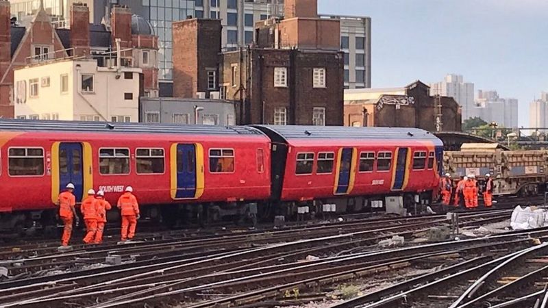 Train derails outside London Waterloo station - BBC News