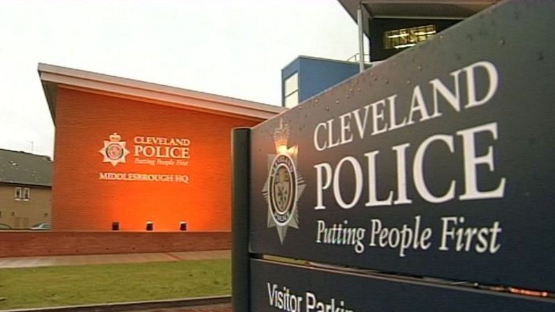 'Clueless' Cleveland Police 'putting public at risk' - BBC News