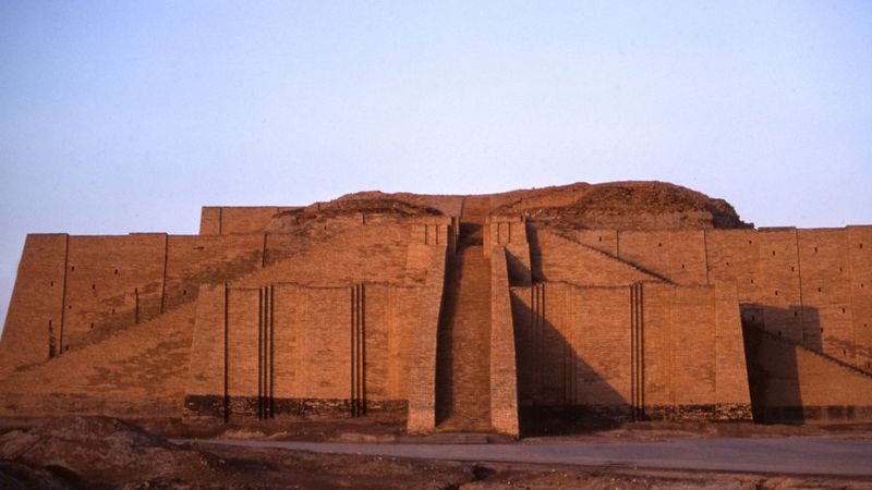 How do Britain's Bronze Age buildings compare? - BBC News