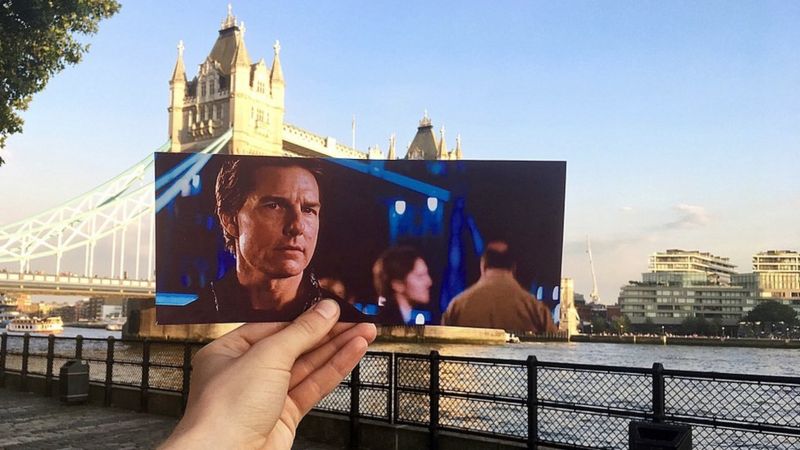 'Why I recreate famous movie scenes online' - BBC News