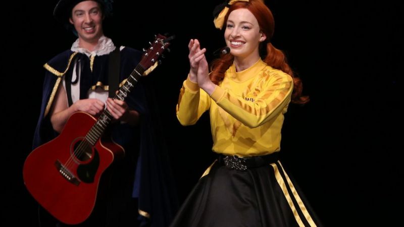 Wiggles: First female cast member Emma Watkins leaves group - BBC News