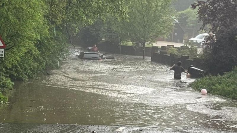 Heavy rain causes flooding in Bedfordshire, Buckinghamshire and ...