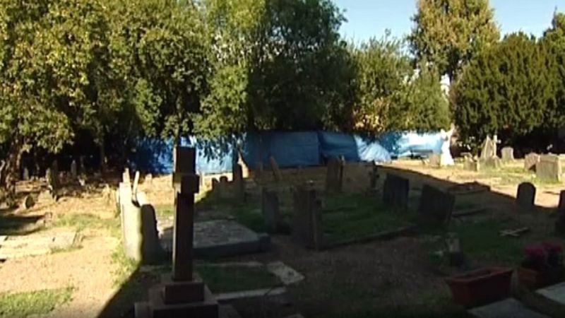 Lee Boxell: New appeal on anniversary of 1988 missing-boy case - BBC News