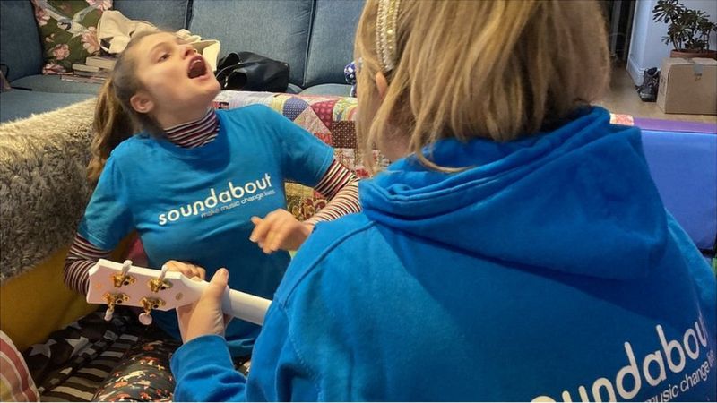 Music brings Trowbridge mother and disabled daughter together - BBC News