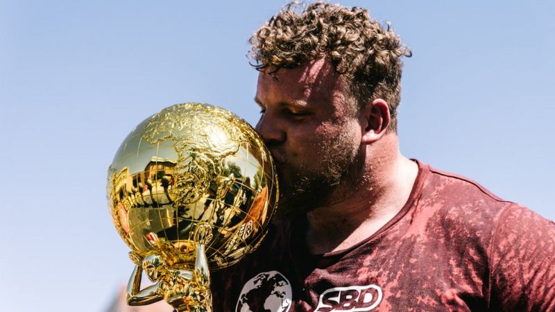 Scot Tom Stoltman retains World's Strongest Man title - BBC News