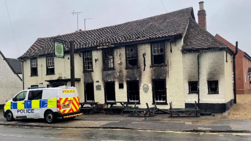 Clophill fire: Eight people taken to hospital after pub blaze - BBC News