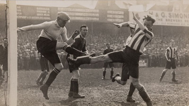 Reading Football Club's 150 years celebrated at exhibition - BBC News