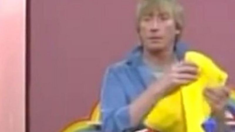 Rainbow presenter Geoffrey Hayes dies at 76 - BBC News