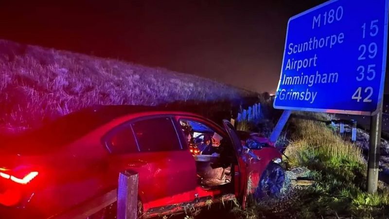 M180: Driver injured after crashing into fence - BBC News