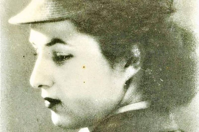 How a ring tells the story of a forgotten secret agent - BBC News