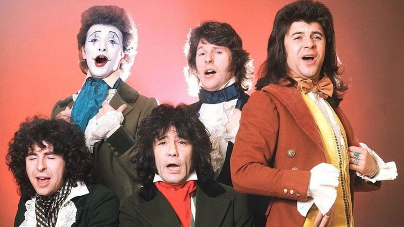 Rocker Zal Cleminson is feeling 'sensational' at 70 - BBC News