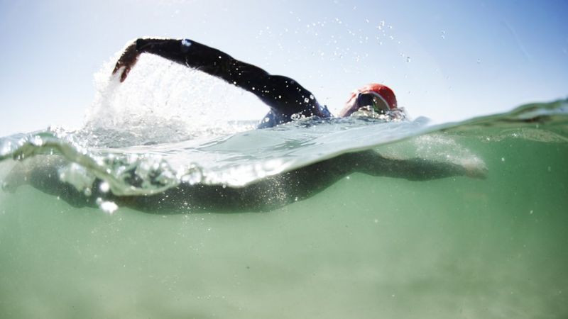 Can cold water swimming treat depression? - BBC News
