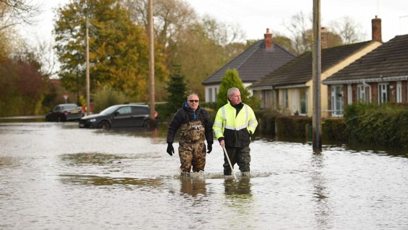 'Alarm' over winter flood prospects in England - BBC News