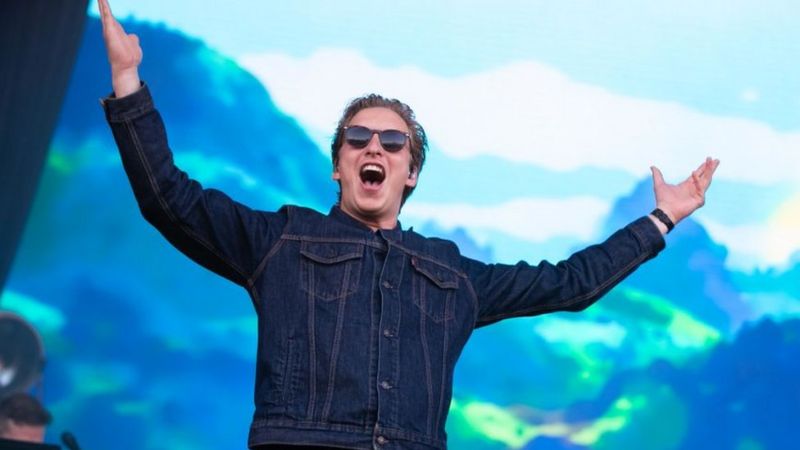 George Ezra concert is Bedford's 'biggest gig in its history' - BBC News