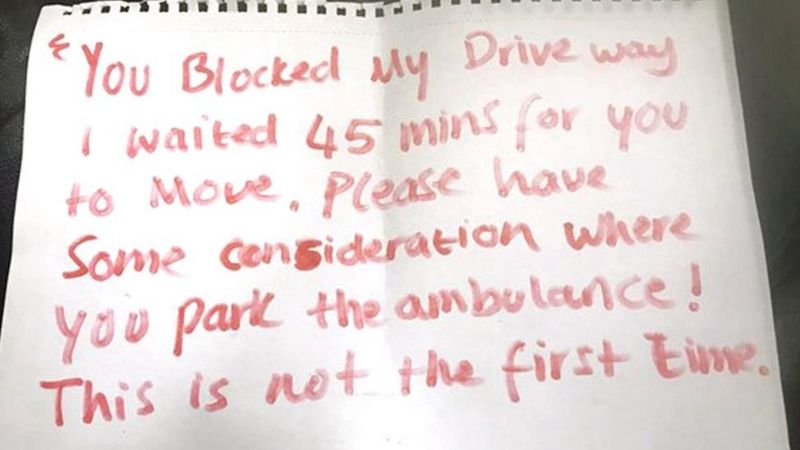Reigate and Banstead police get angry parking note - BBC News