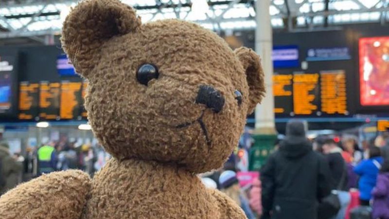 Lost teddy gets fast-tracked home in time for Christmas - BBC News