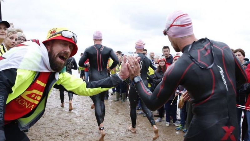 Thousands take part in Ironman Wales event in Tenby - BBC News