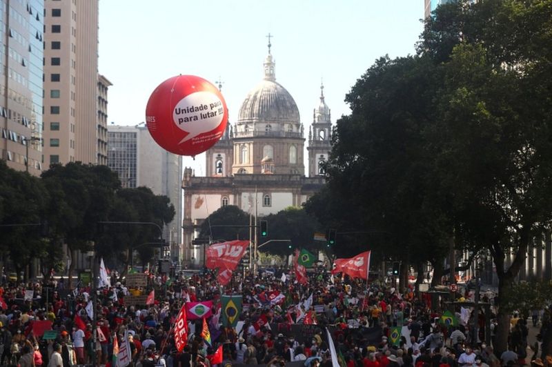 Covid: Thousands protest in Brazil against Bolsonaro over pandemic ...