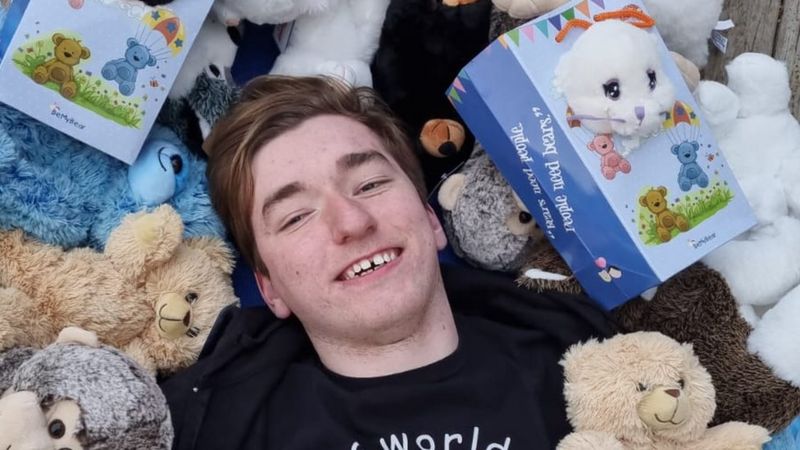 Tower Bridge statue honour for Lichfield kindness campaigner Sebbie ...