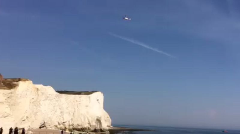 Beachy Head cliff visitors 'shocked' by rock fall photos - BBC News