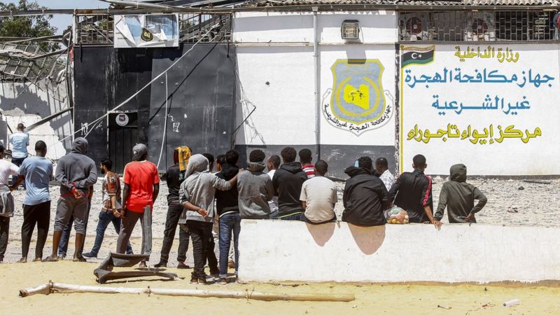 ليبيا المهاجرون الأفارقة ضحايا على هامش الصراع Bbc News عربي