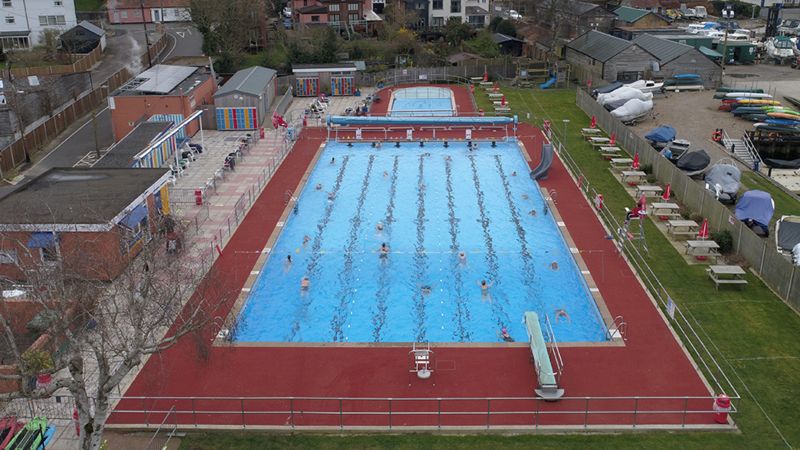 Beccles Lido: Energy cost set to soar to £250k a year - BBC News