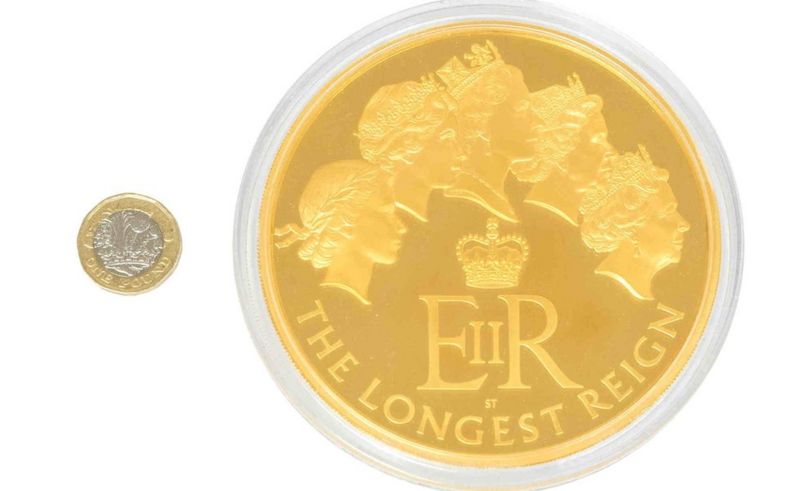 Elizabeth II commemorative coin could fetch £125,000 at auction - BBC News