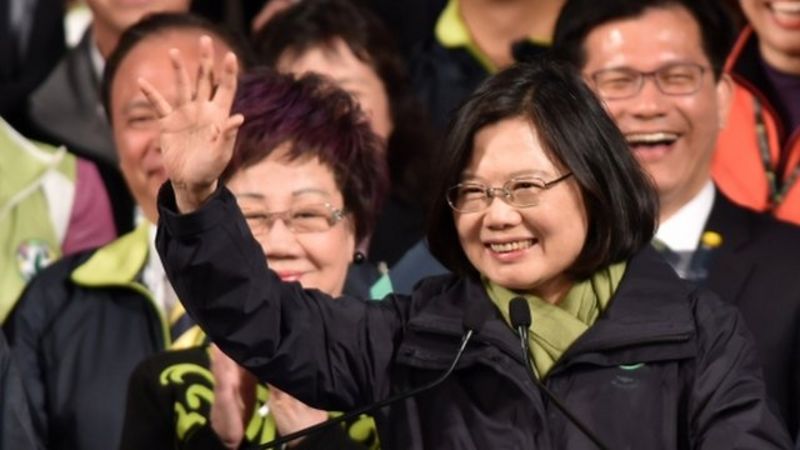 Trump-Taiwan call breaks US policy stance - BBC News