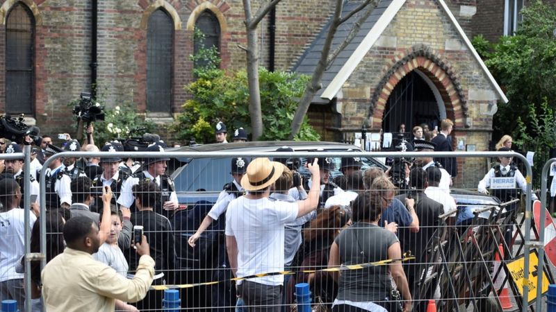 London fire: Protests held as fire anger increases - BBC News