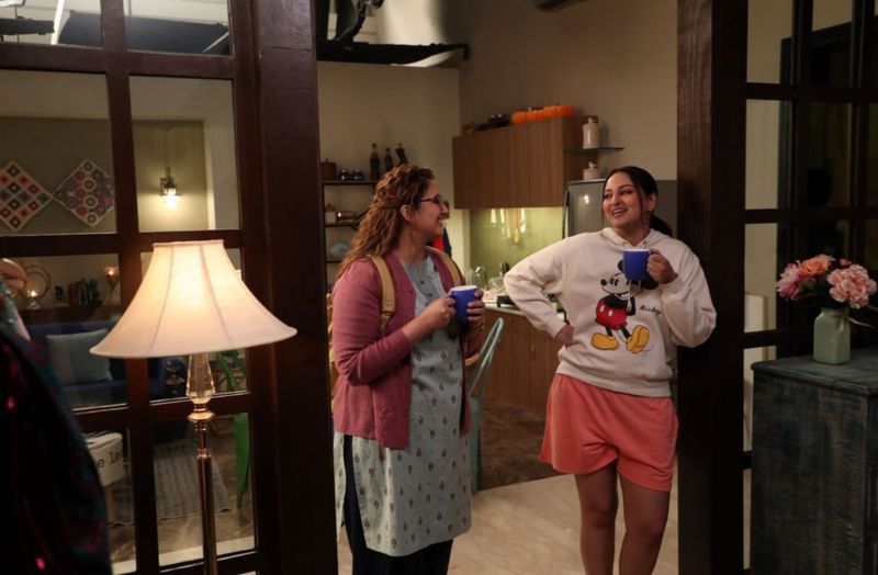 Double XL: Why toxic fat shaming is so rampant in India - BBC News