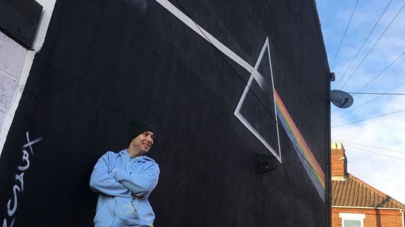Pink Floyd fan marks milestone with Norwich murals - BBC News