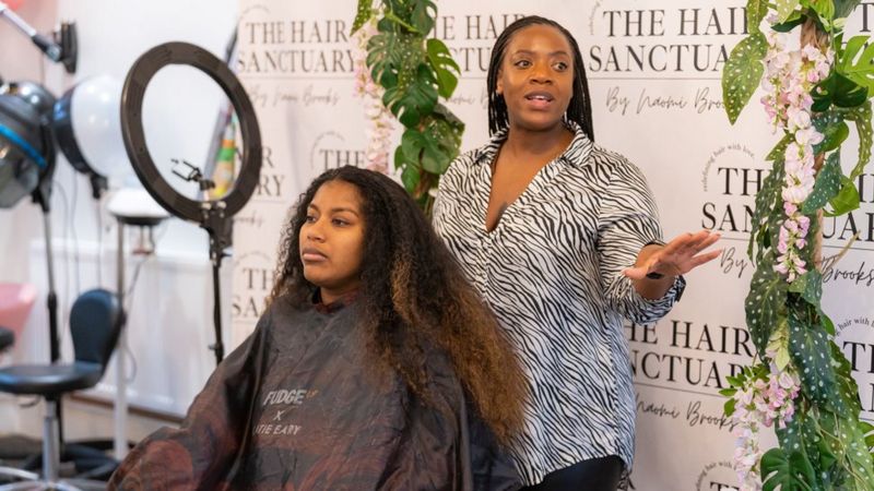 Course will help stop afro hair discrimination, salon owner says - BBC News