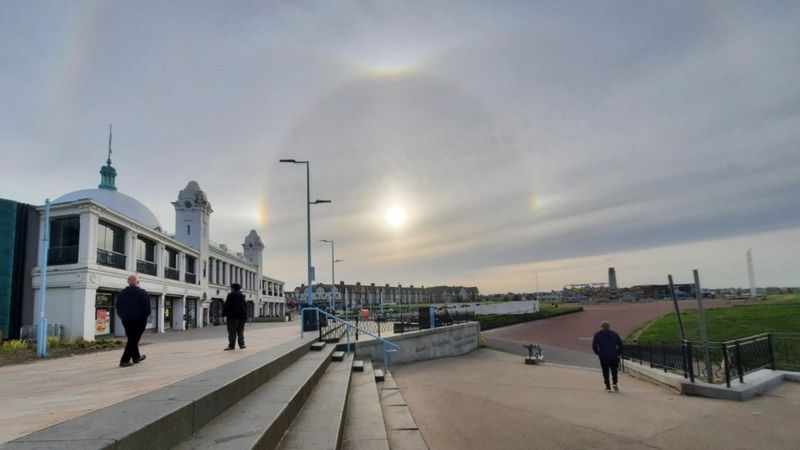 Sun halos, arcs and upside-down rainbows seen across England - BBC News