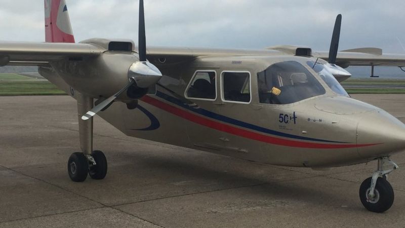 Golden plane makes special flight on Orkney anniversary - BBC News