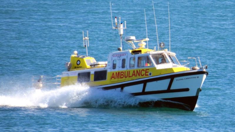 Three rescues in one weekend for Guernsey marine ambulance - BBC News