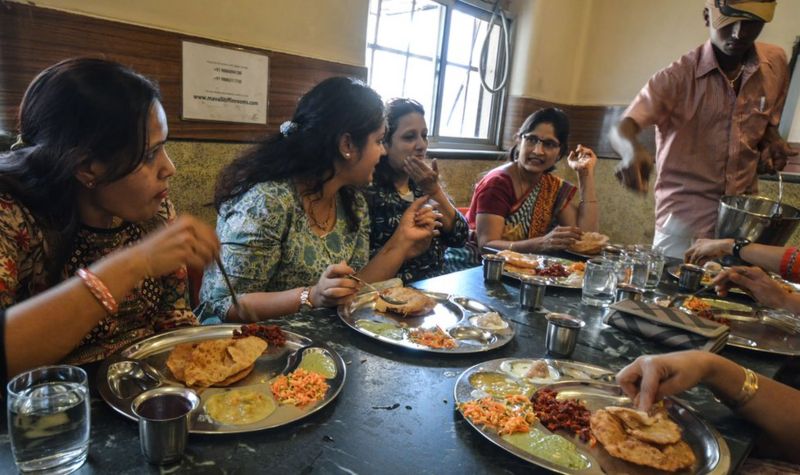 The restaurant that has a city eating out of its hands - BBC News