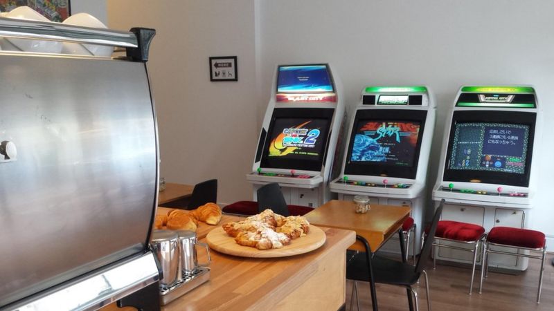 Retro gaming: Why players are returning to the classics - BBC News