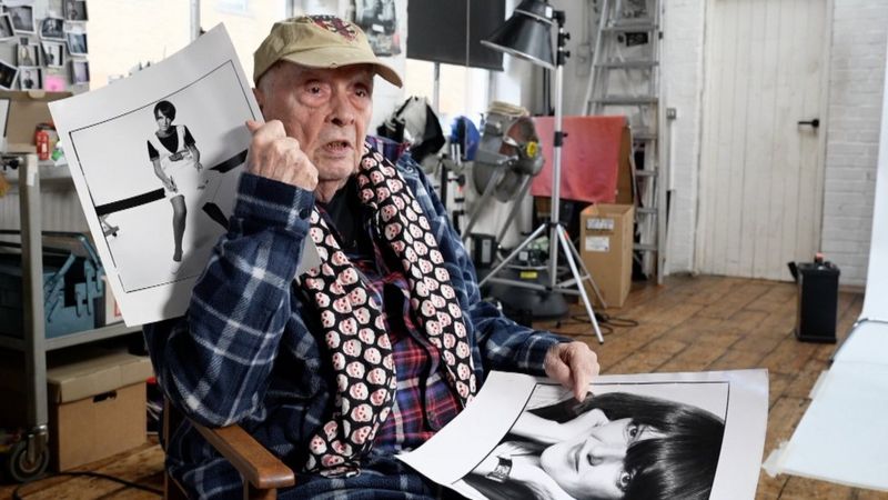 Mary Quant: The miniskirt and PVC pioneer - BBC News