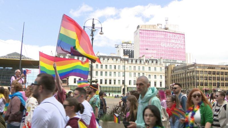 Thousands take part in Glasgow and Edinburgh Pride marches - BBC News