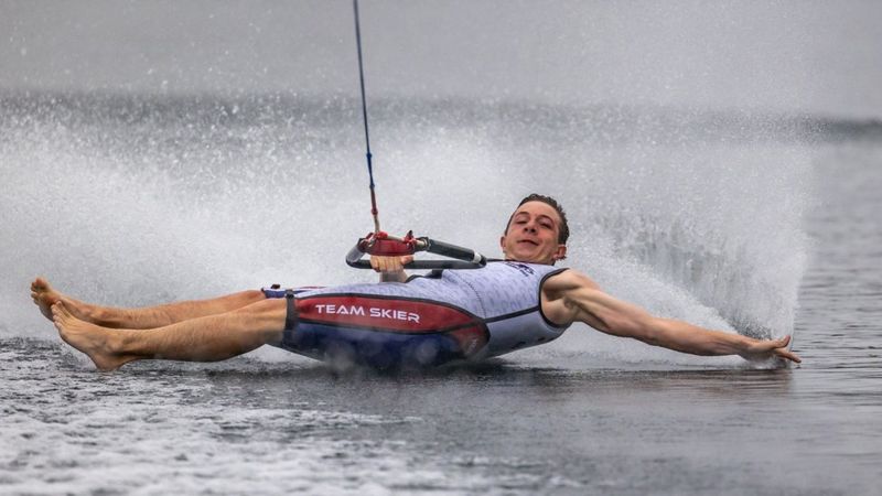 Barefoot water-skiing teenager wins gold medal - BBC News